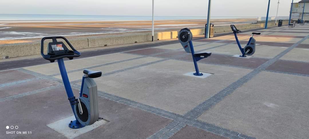 SPORT : la pose des instruments de sport sur l’esplanade Jean Moulin a ...